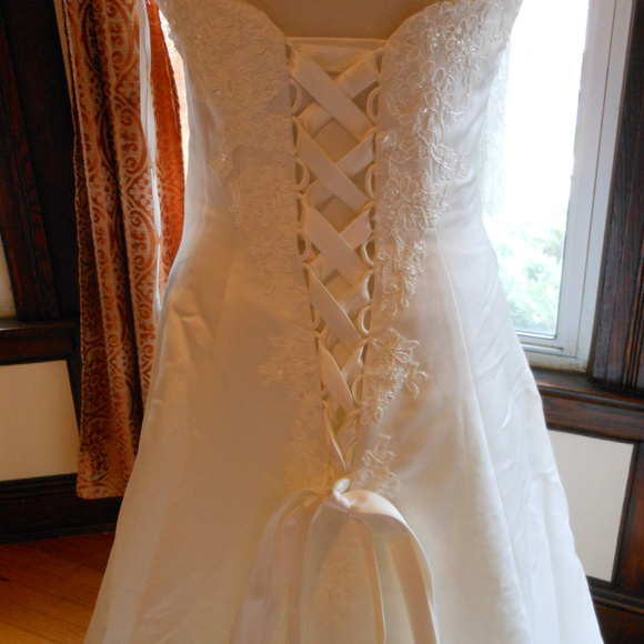 Avenue Diagonal | Dresses | Avenue Diagonal By Pronovias Wedding Dress ...